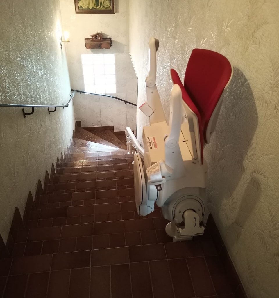innovation-interieur-monte-escalier-otolift-pivot-automatique-en-bas ...